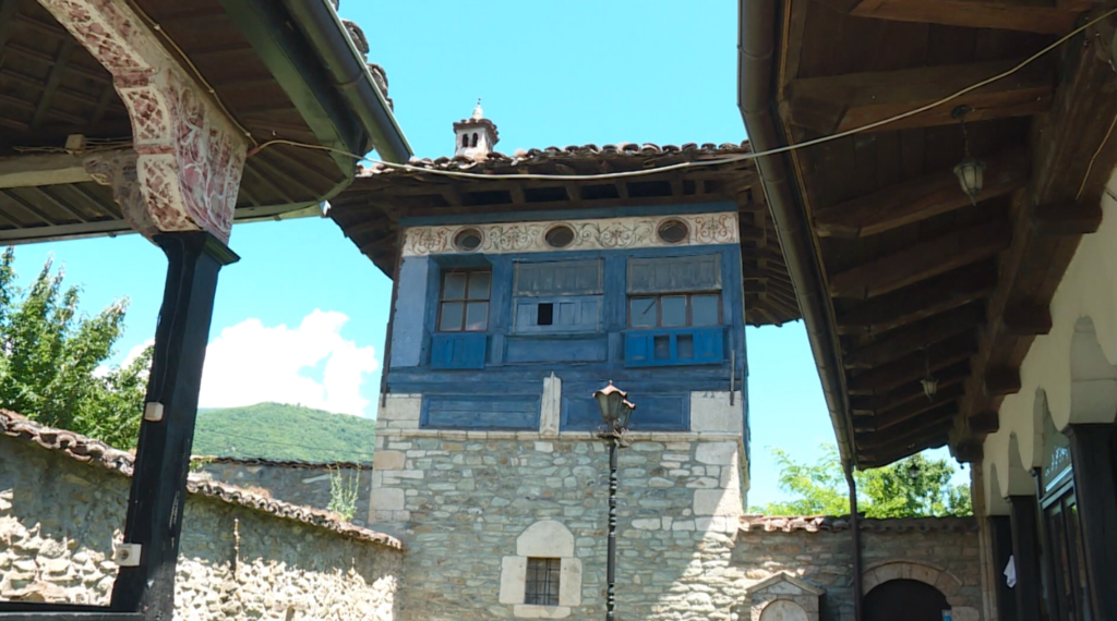 Арабати баба-теќе во Тетово се уништува секој ден - Алсат ТВ