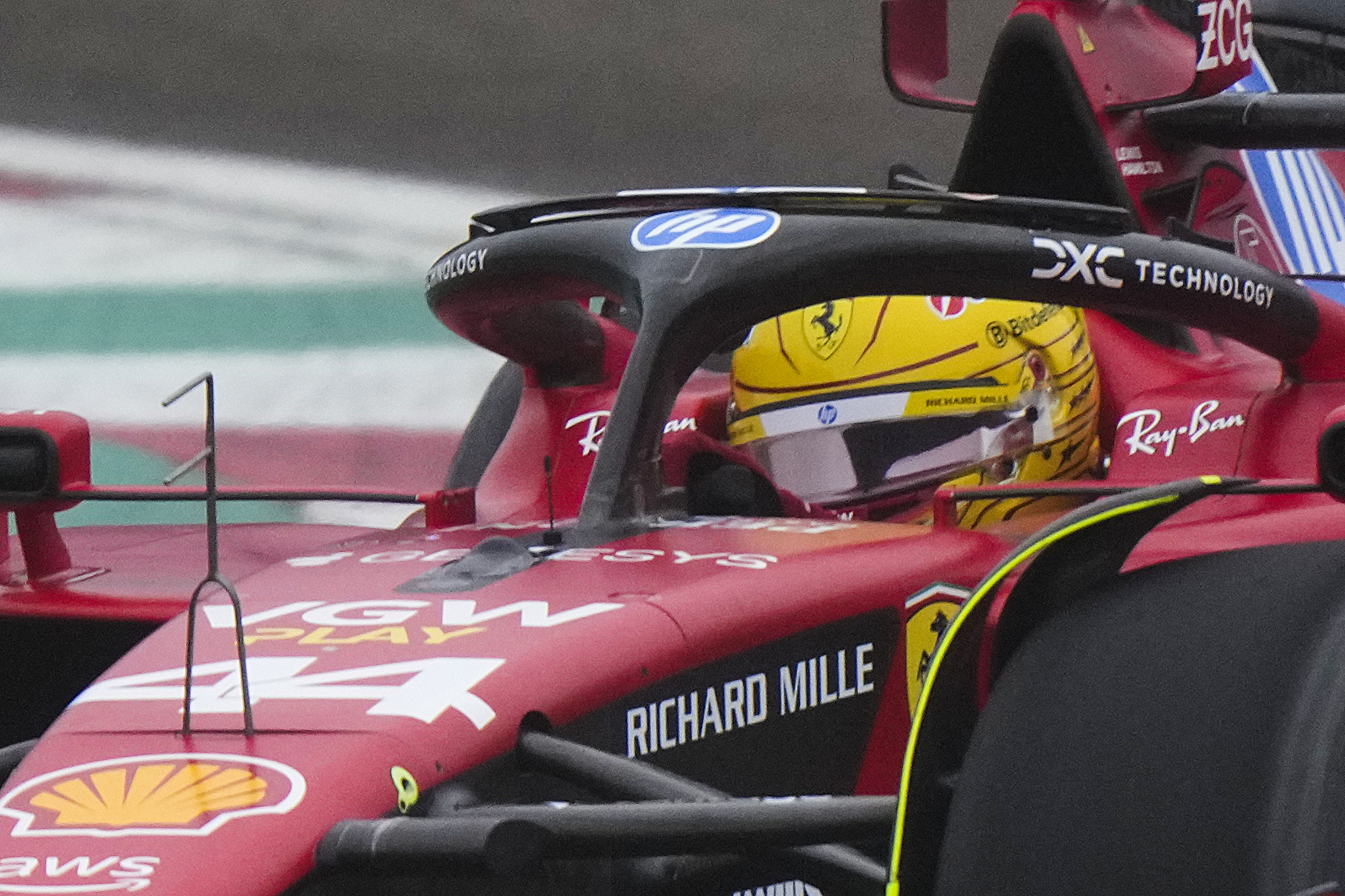 Луис Хамилтон, прв пат седна во болидот на Ферари - Алсат ТВ