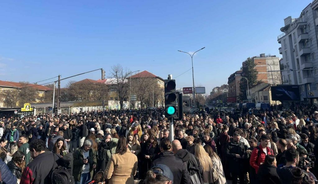 Граѓаните на мирен протест побараа одговорност поради трагично загинатата Фросина Алсат ТВ