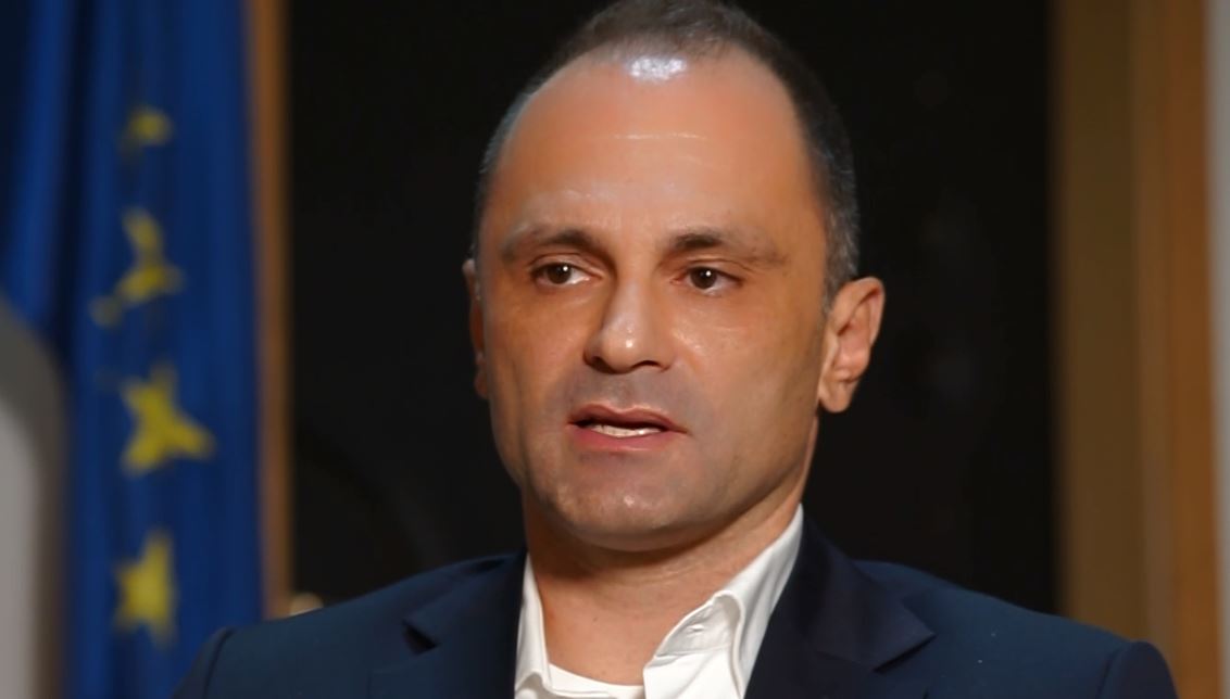 Filipçe: Nga tubimet familjare filloi vala e dytë e pandemisë - Alsat