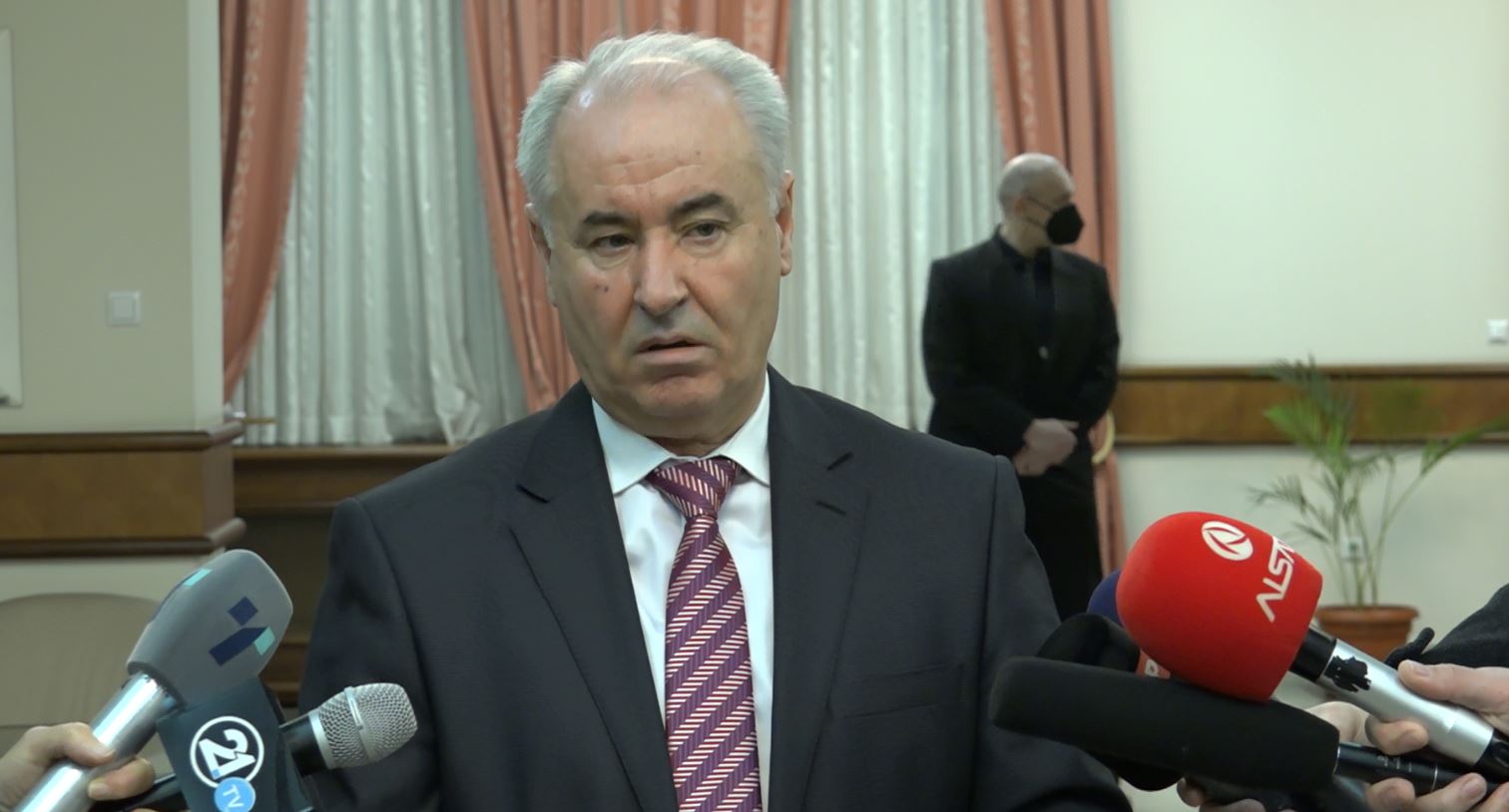 Naser Ziberi mori detyrën si Avokat i Popullit, ASH-AAA ngrenë ...