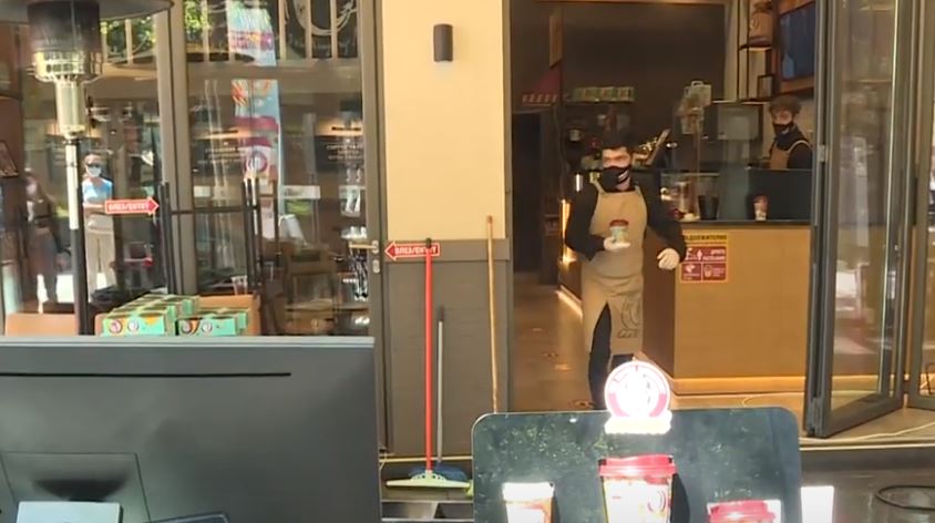 S'ka kuzhinierë dhe kamerierë, gastronomia po mbetet pa punëtorë - Alsat