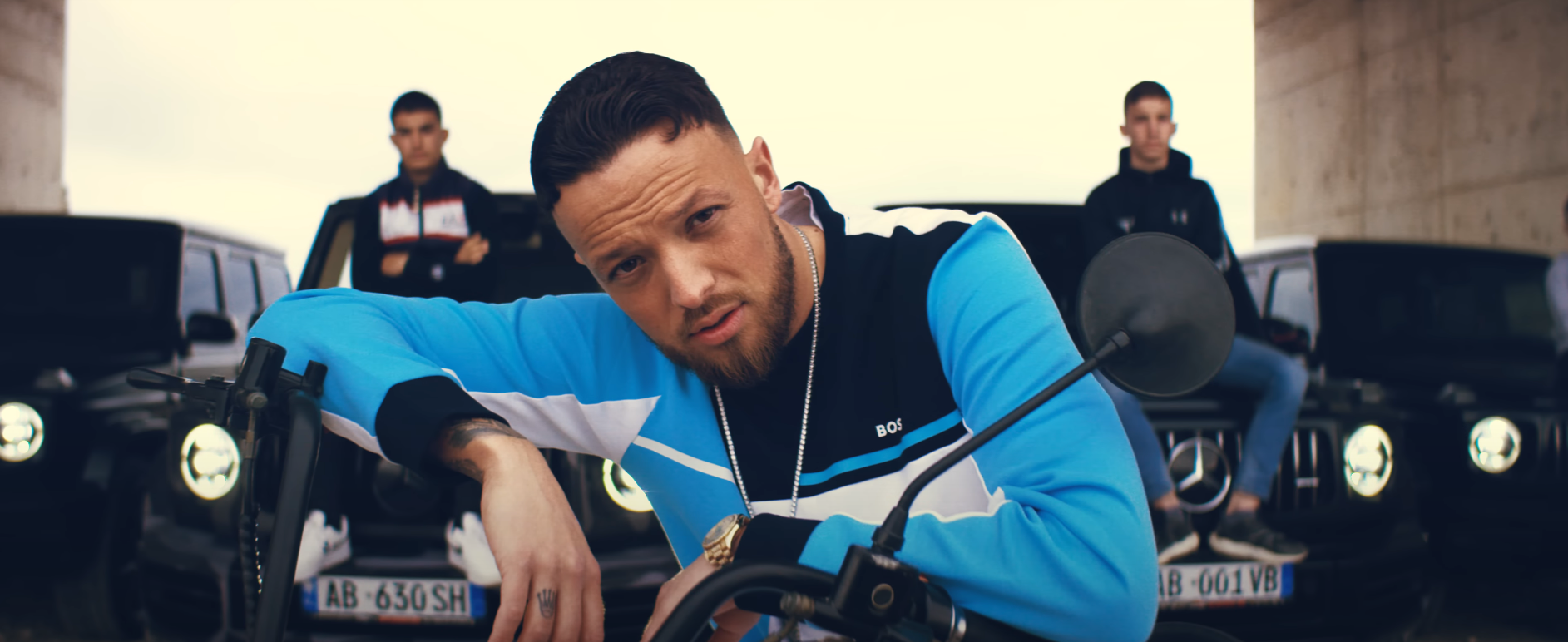 Azet sjell këngën e re “Gotat” - Alsat