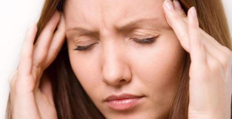 Stresi prek më shpesh këto 5 vende në trup - Alsat