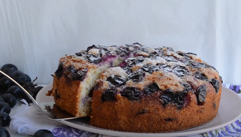 Ideja e ëmbëlsirës: Tortë me boronica dhe rrush pa fara - Alsat