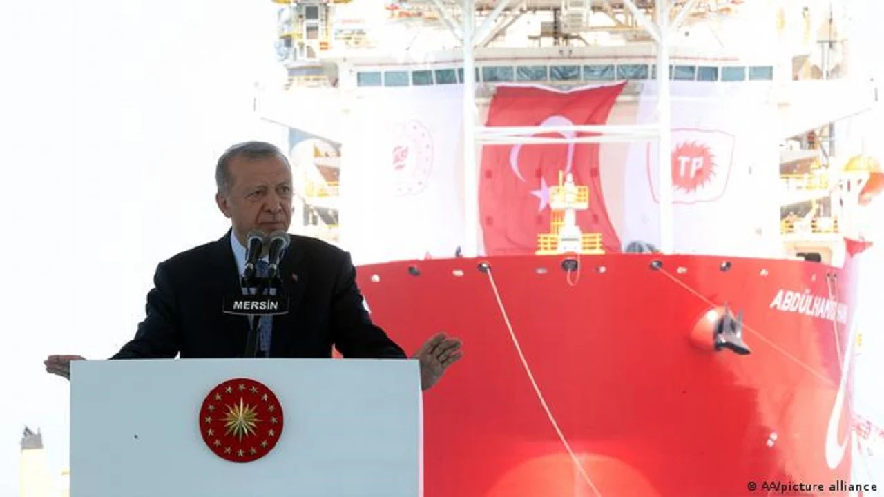 Pas dy vjetësh ndërprerjeje Turqia dërgon një anije shpimi për gaz në ... Pas dy vjetësh ndërprerjeje Turqia dërgon një anije shpimi për gaz në ...