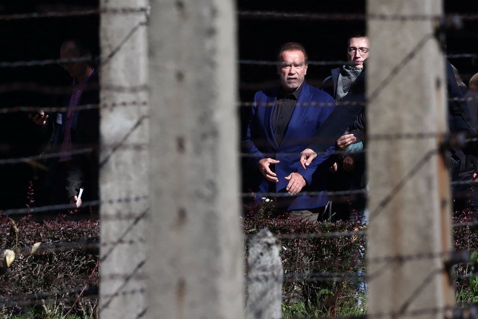 FOTO | Schwarzenegger kritikohet për mesazhin që la në Aushvic - Alsat