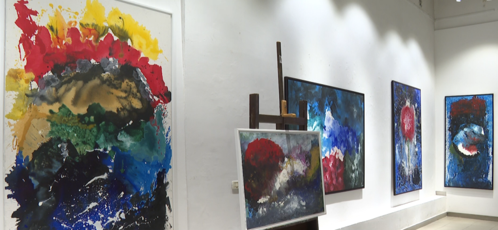 Valmir Aziri sjell ekspozitën Ad astra - Alsat