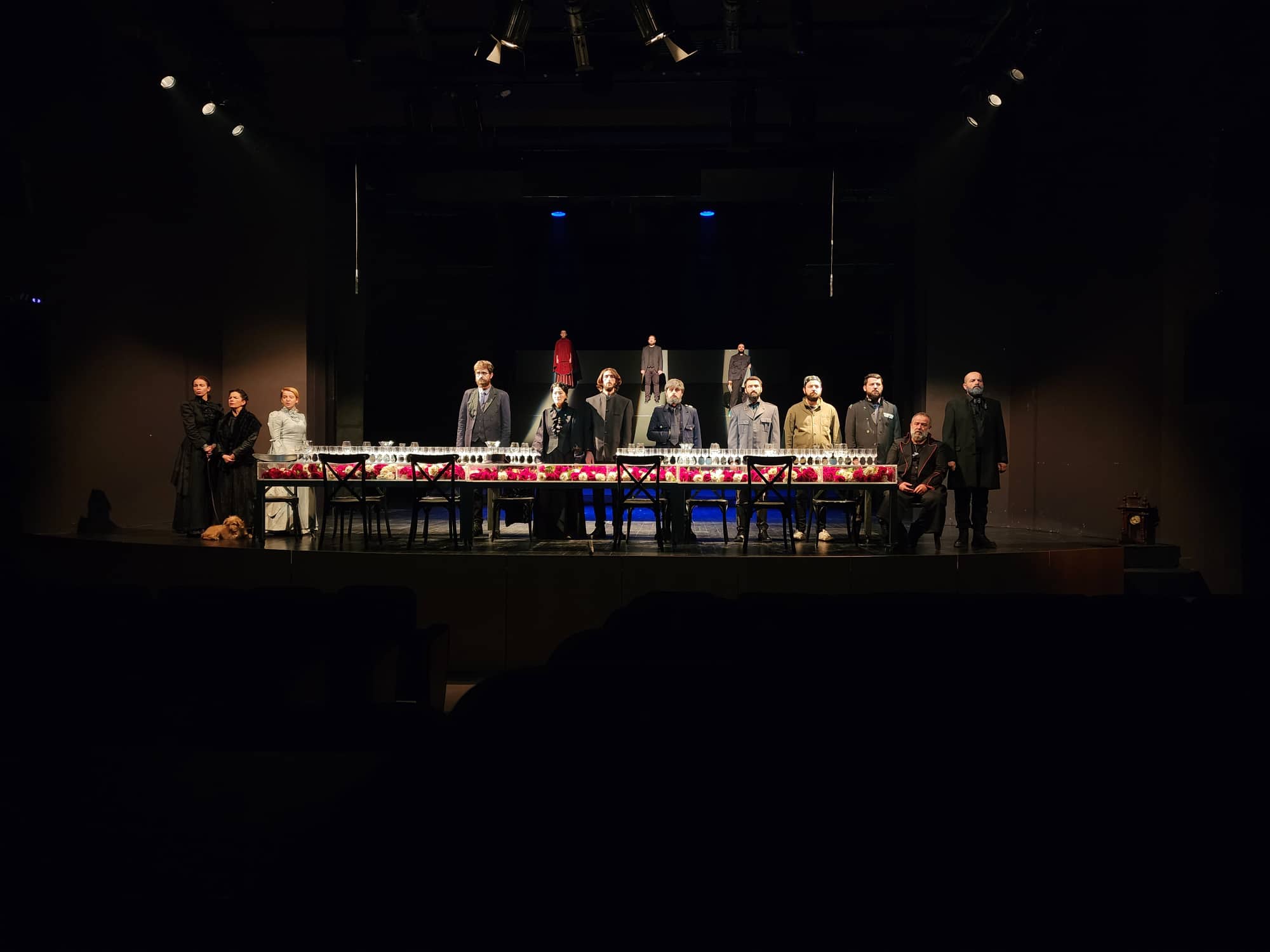 Nesër në Teatrin Shqiptar, vijnë "Tri Motrat" nën regjinë e Qëndrim ...