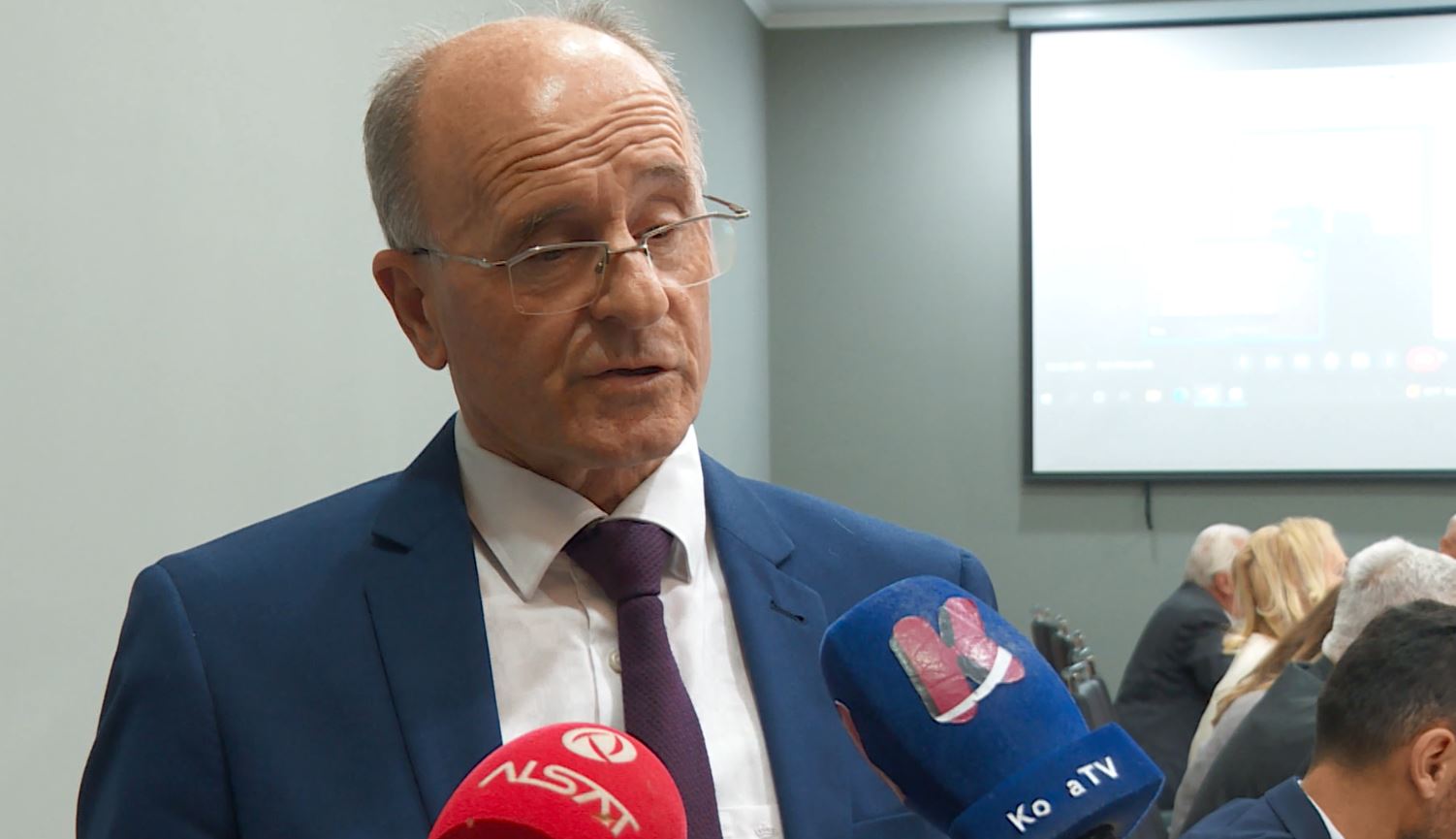 Jashari: Në RMV përdorimi zyrtar i shqipes është "përkthim" - Alsat