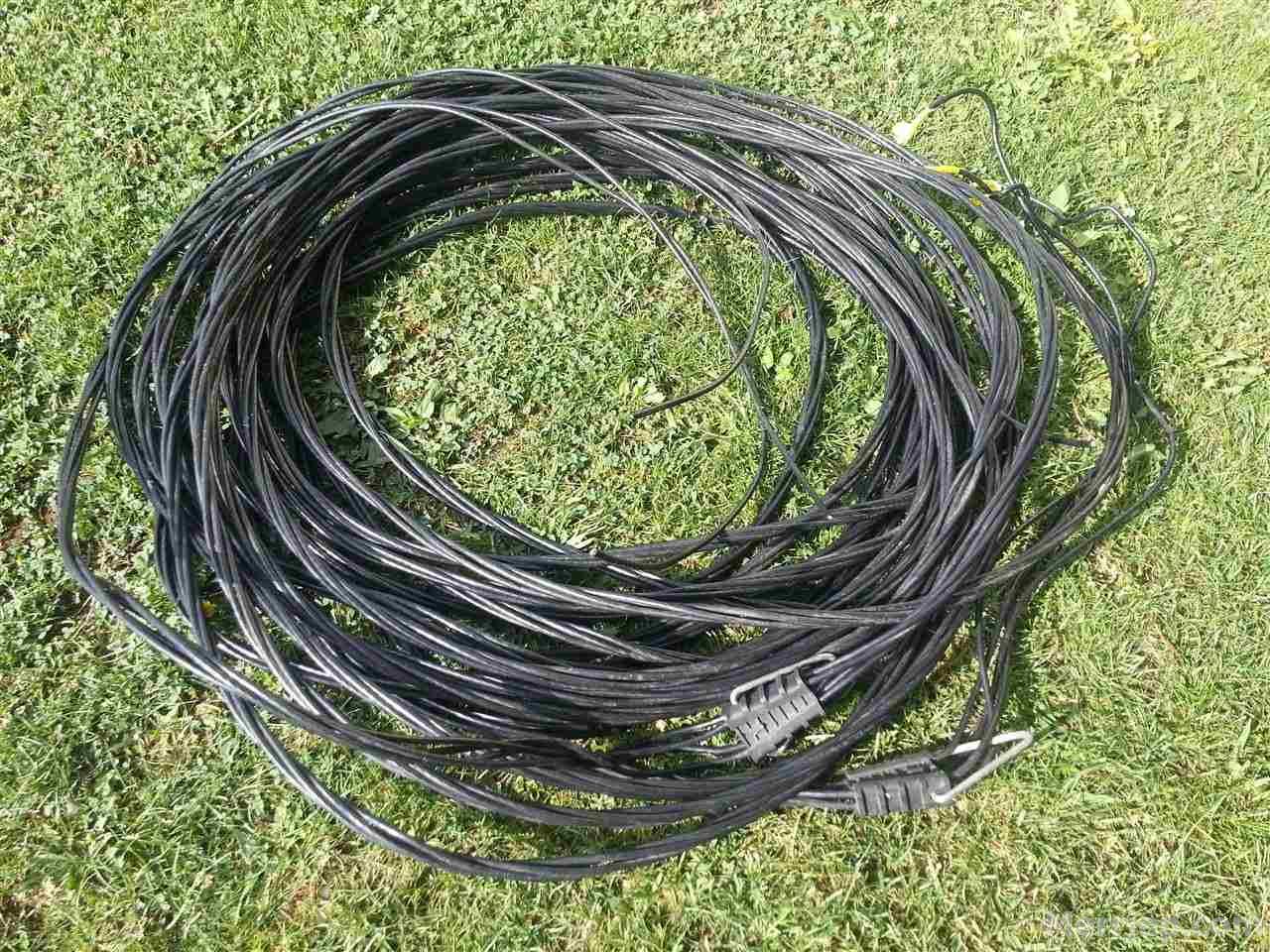 Burri tenton të vrasë gruan me kabllo elektrike - Alsat