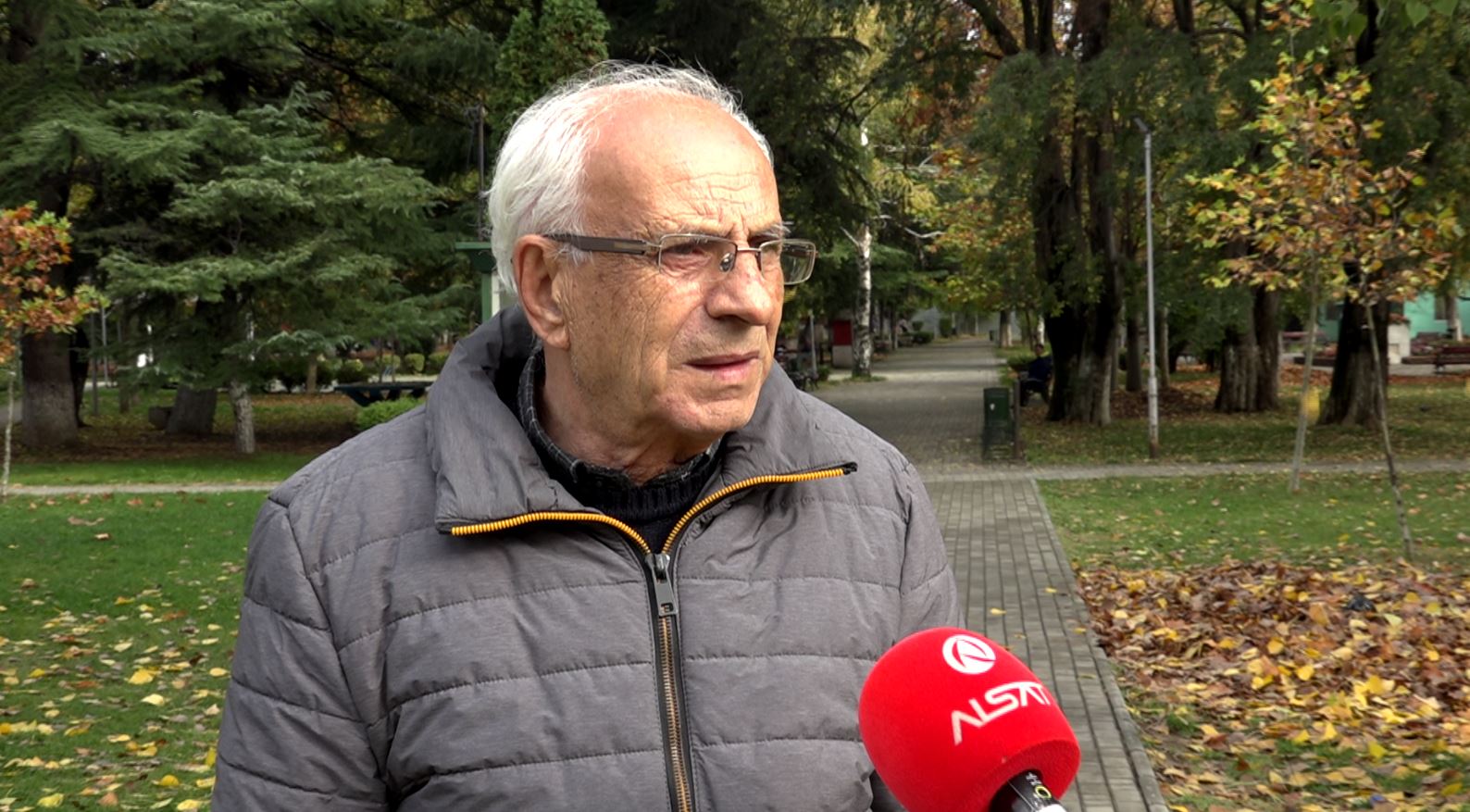 Mungesa e teksteve ulë cilësinë në arsim, Mustafa: Po eksperimentohet ...