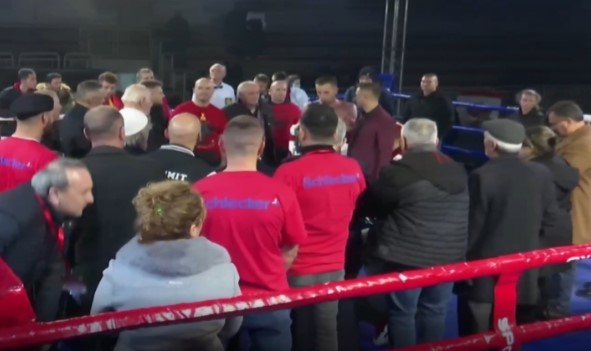 Ferit Keta, triumfon me knock-out ndaj boksierit gjeorgjian - Alsat Ferit Keta, triumfon me knock-out ndaj boksierit gjeorgjian - Alsat