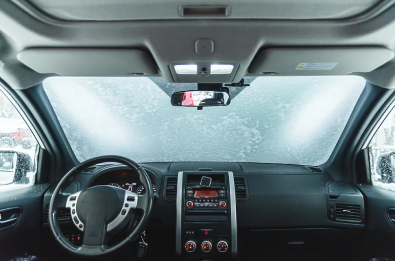 Sa është e rëndësishme pastrimi i xhamit të përparshëm të veturës suaj ...