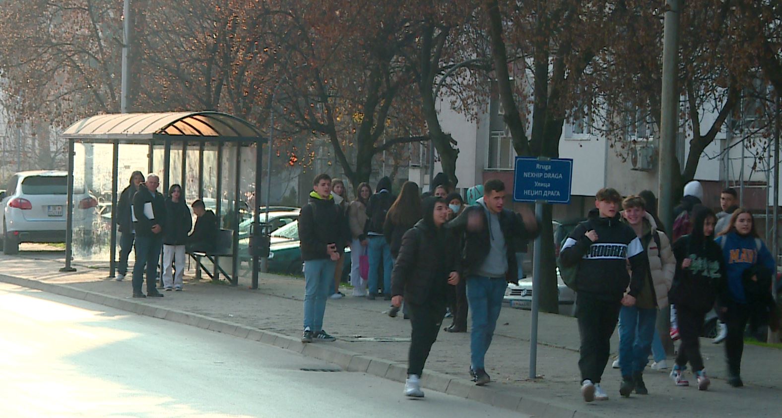 Transportuesit presin takim me kryeministrin, qytetarët presin ...