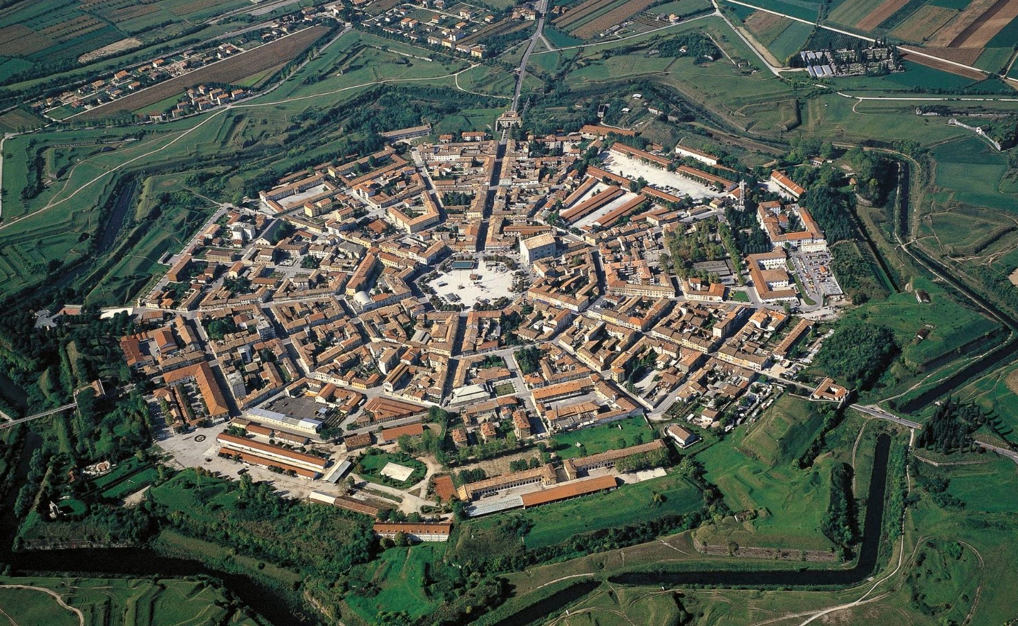 “Qyteti ideal” që laget nga ujërat e Adriatikut - Alsat