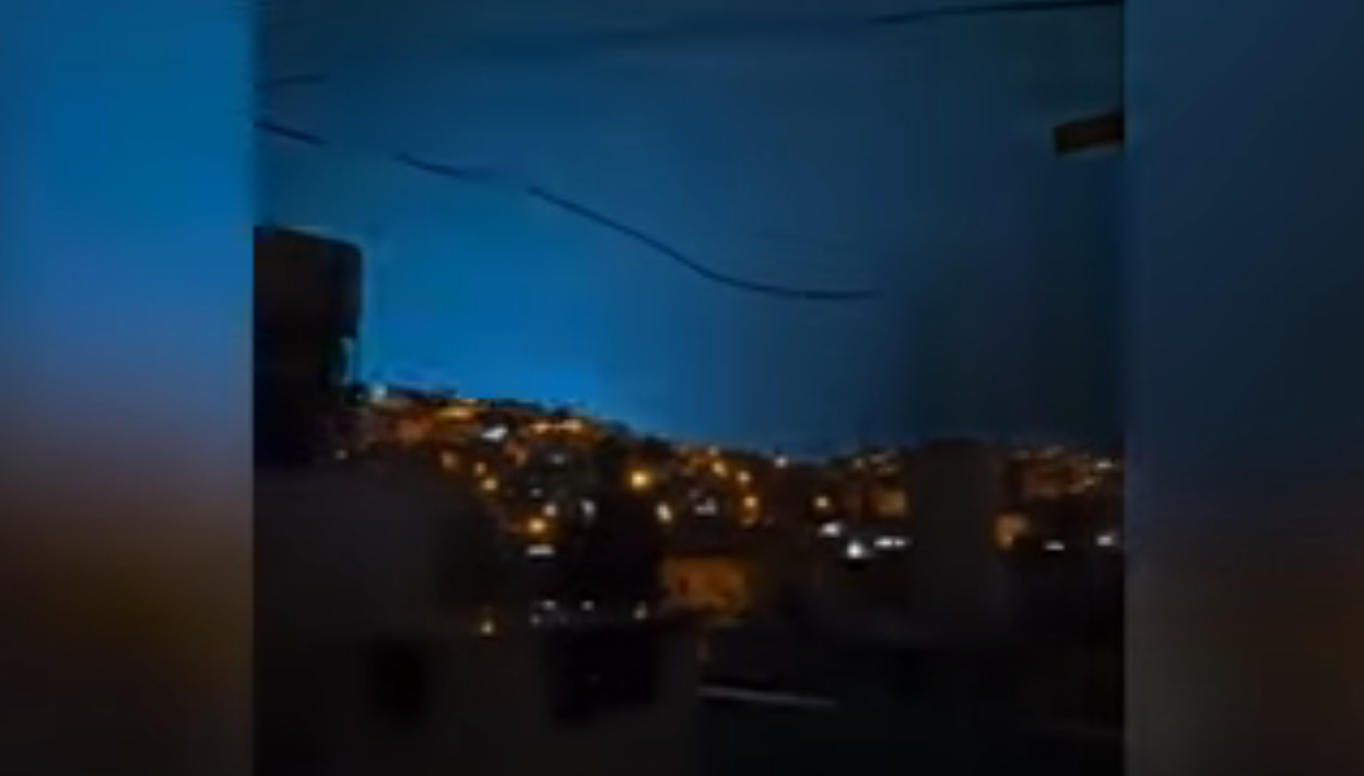 Turqit shpjeguan pse drita u shfaq në qiell gjatë tërmetit shkatërrues ...