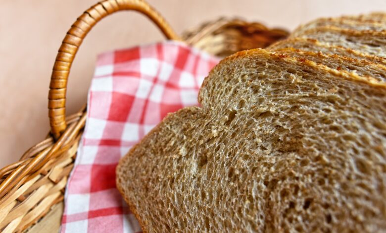 A është buka e zezë më e shëndetshme se e bardha? - Alsat