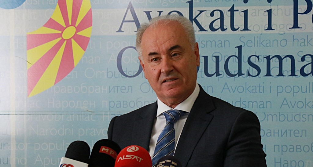 Ziberi: Mungesë formularësh për pasaporta - Alsat
