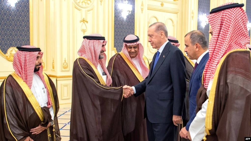 Arabia Saudite blen dronë Bayraktar - Alsat