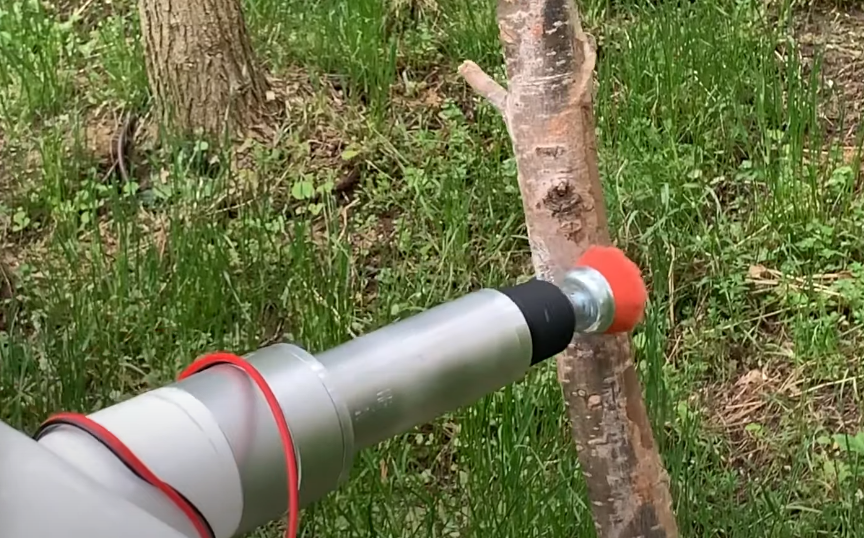 Disa studentë kanë zhvilluar një robot autonom që shkatërron insektet e ...