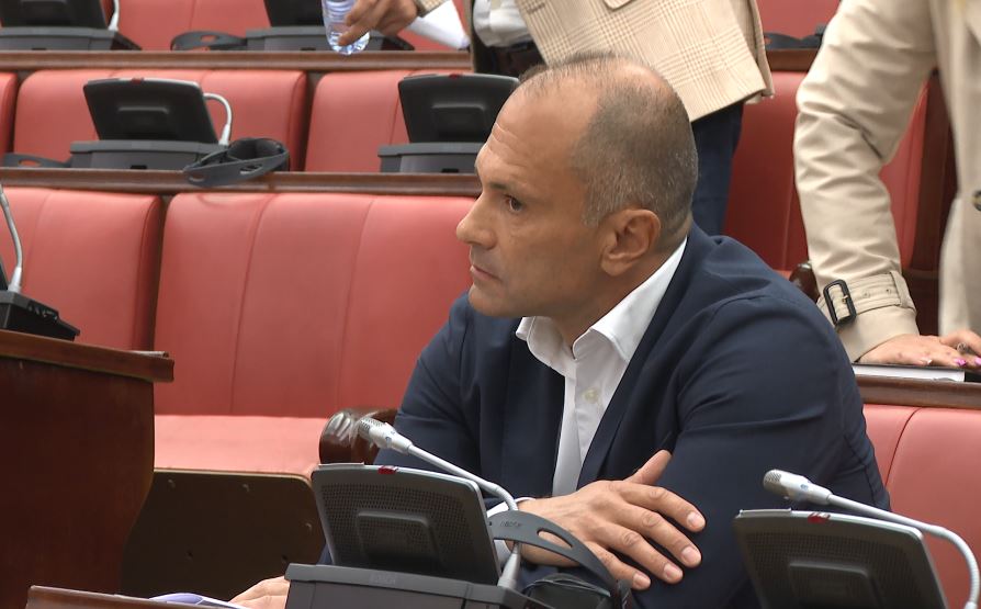 Filipçe: Çmimet rriten, ndërsa Qeveria me shporta të rreme tenton të ...