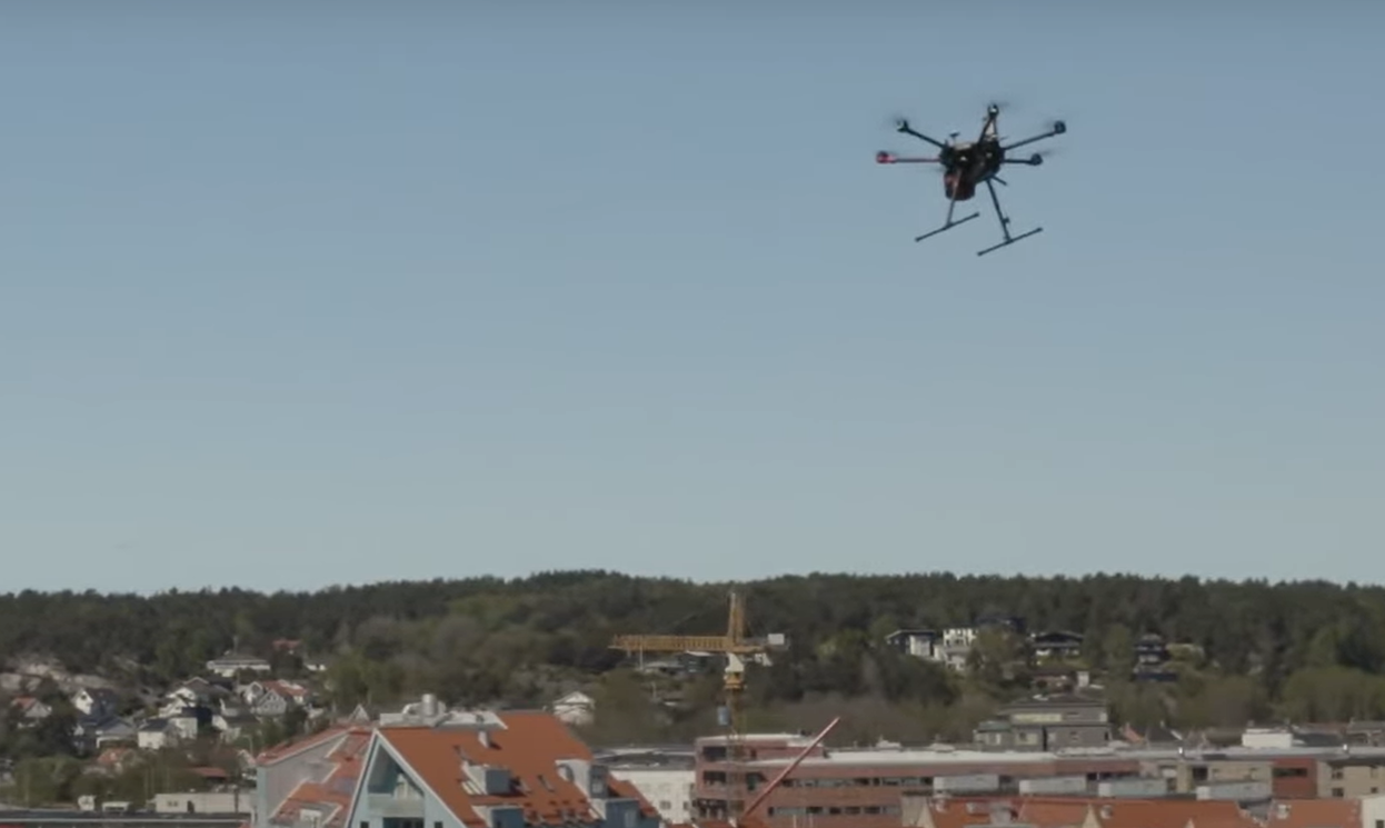 Dronët me defibrilatorë shpëtojnë jetë - Alsat