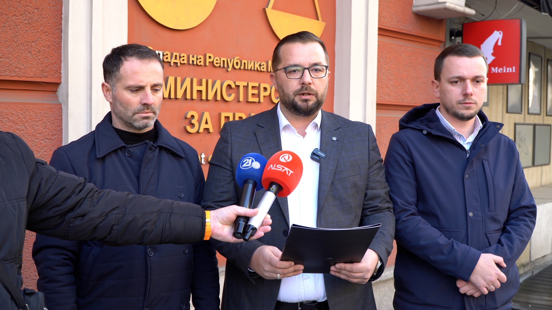 LEN: Qeveria manipulon me personat “fantazmë” - Alsat