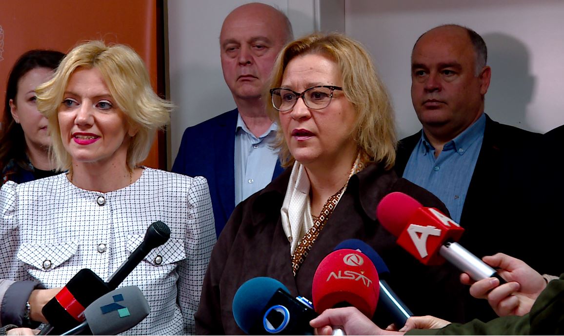 Gërkovska: Funksionarët të bëjnë dallim mes aktiviteteve partiake dhe ...