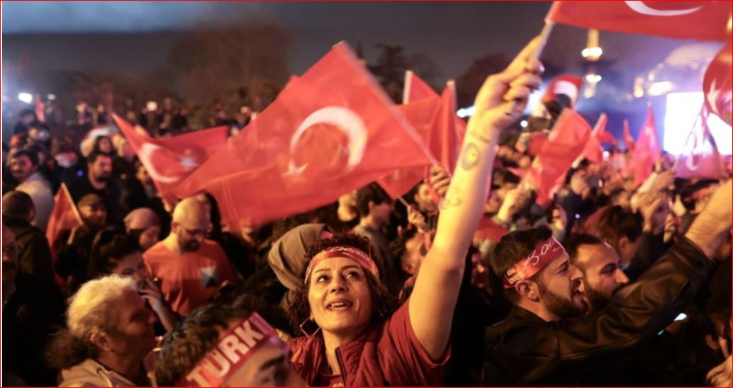 Zgjedhjet në Turqi, opozita shpall fitoren në Ankara dhe Stamboll - Alsat