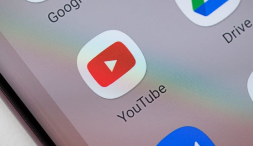 Veçoria e re në YouTube ju lejon të bëni pyetje për çdo gjë që shikoni ...