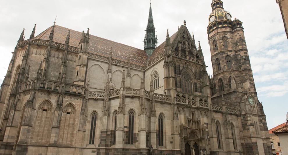 Alarm për bombë në një katedrale në Sllovaki - Alsat