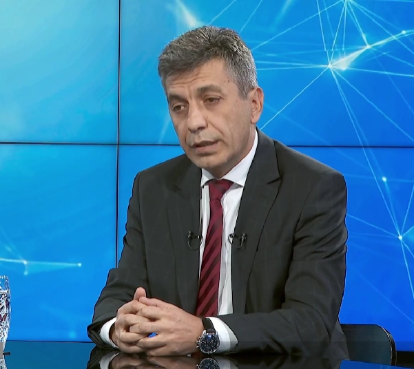 Mësimi i gjuhës ruse në shkollat e Kumanovës? -Flet Izet Mexhiti - Alsat