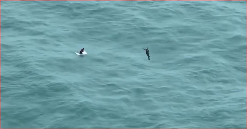 Si në filma! Mbi frigorifer në mes të oqeanit, shpëtohet kapiteni i ...