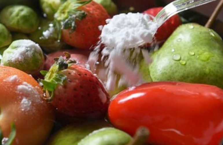 Soda e bukës largon 96% të pesticideve toksike nga frutat dhe perimet ...