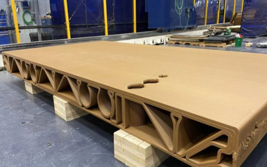 A do të blinit një apartament, tavani i të cilit është bërë me ...