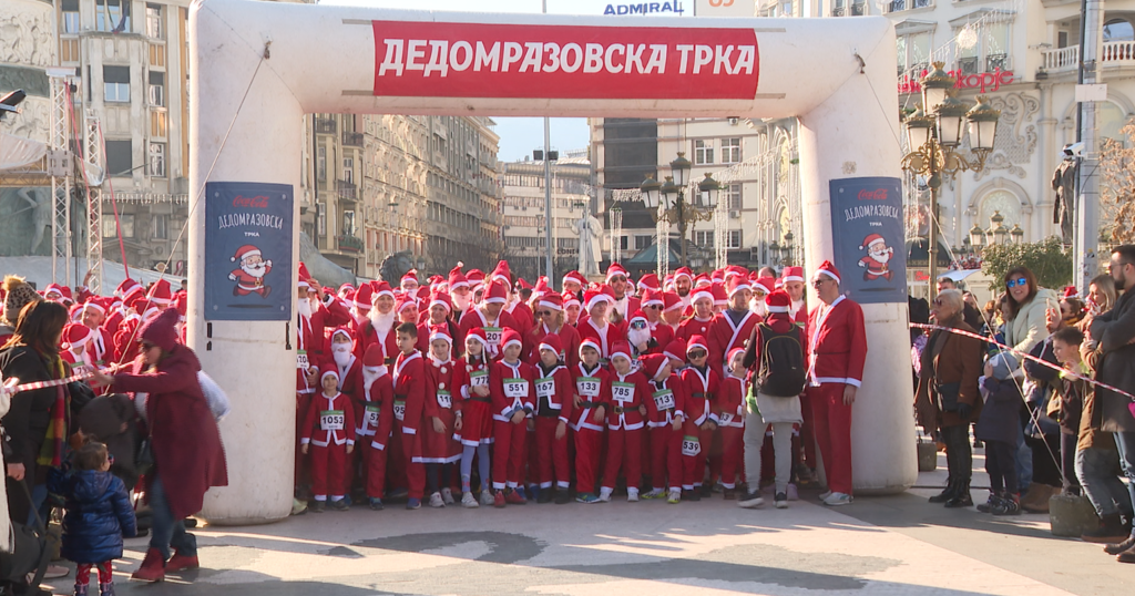 Viti i Ri/ Qindra pjesëmarrës morën pjesë në vrapin tradicional në ...