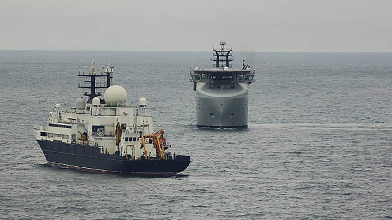 Anija spiune ruse hyn në ujërat britanike, Mbretëria e Bashkuar ...