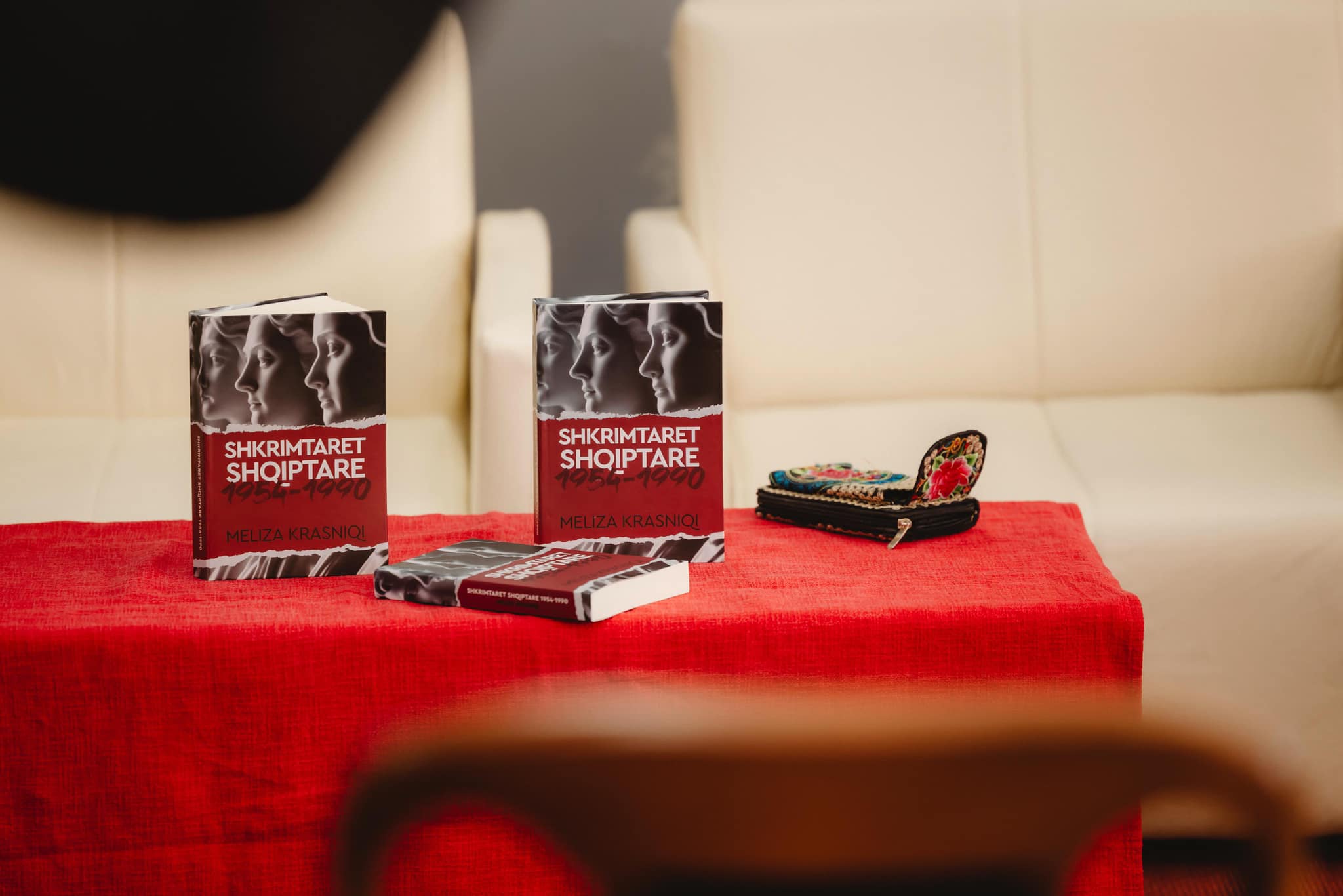 Sot në Prishtinë u promovua monografia shkencore "Shkrimtaret shqiptare 1954-1990" nga autorja ...