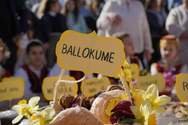 Si festohet Dita e Verës në Strugë? - Alsat