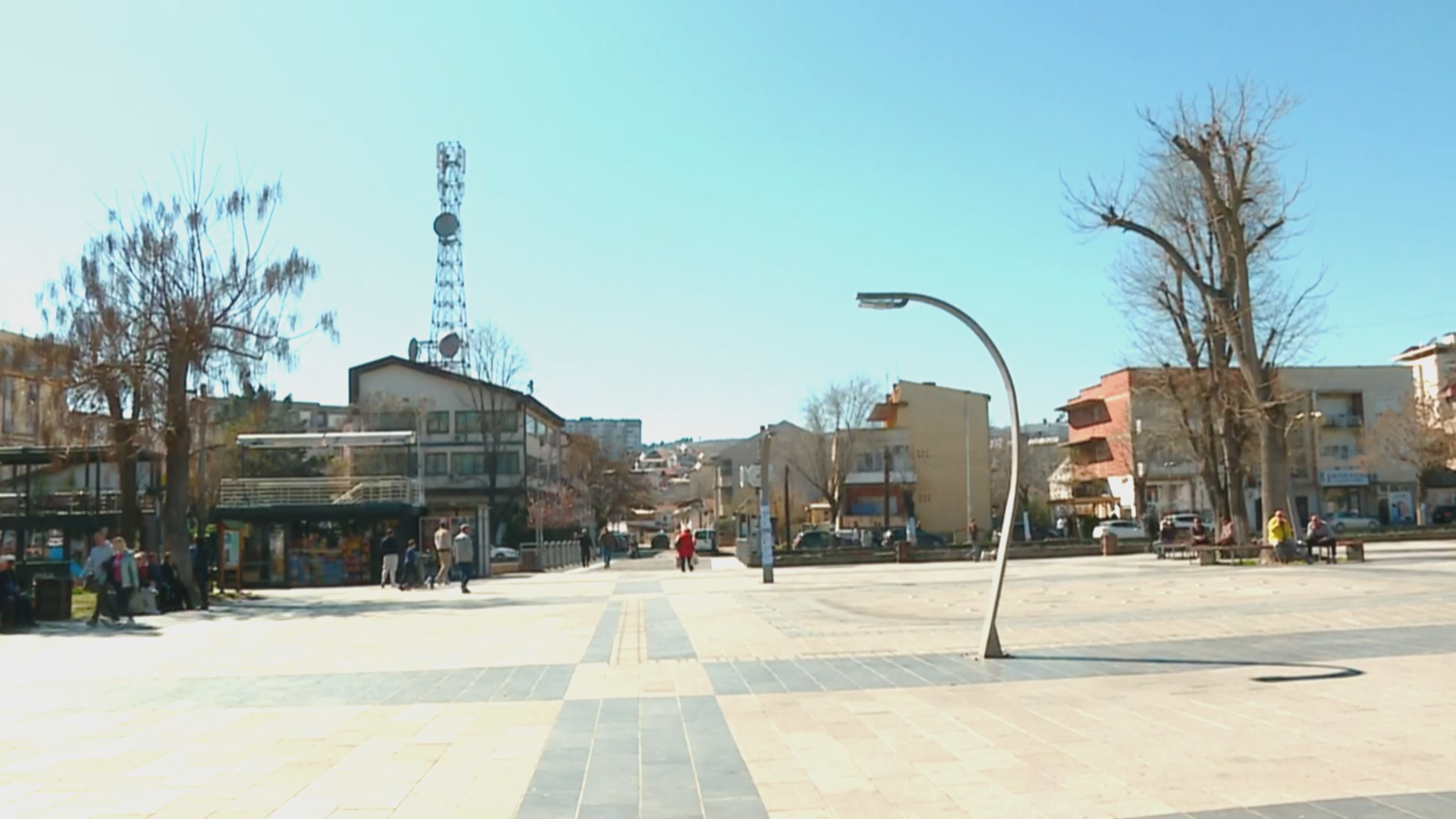 Një ditë pas varrimit të Viktimave, Koçani sot ishte tërësisht i ...