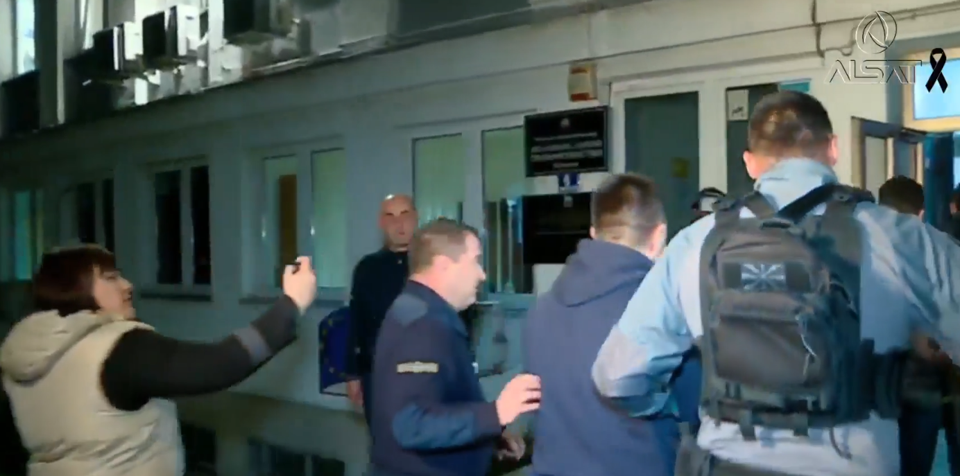 Koçan/ Ish-ministri Kreshnik Bekteshi me pranga në duar, dërgohet në ...