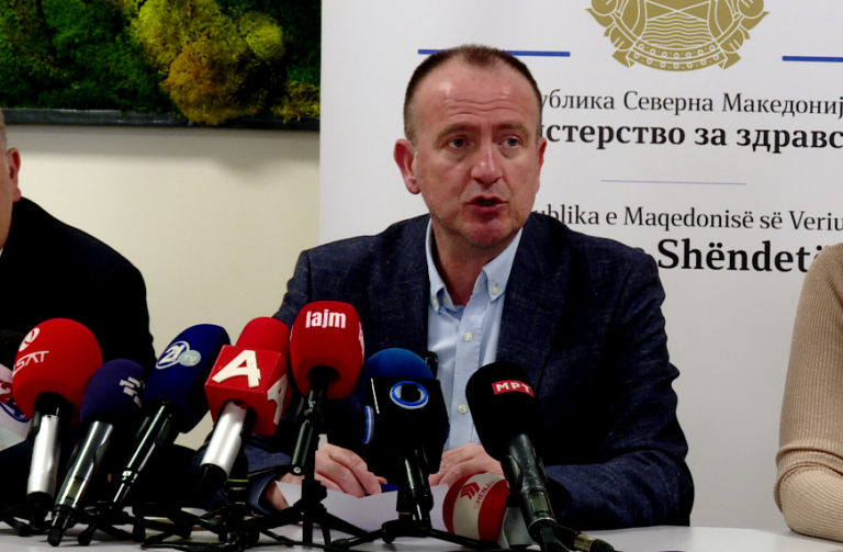 Arben Taravari ndërron ekipet negociuese me shpesh se çorapet! - Alsat