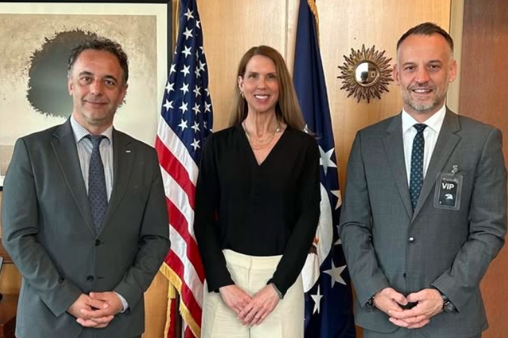 Arben Fetai dhe ish ministri Azir Aliu, i cili mbeti pjesë e ...