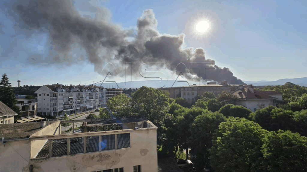 (VIDEO) Zjarr në Kumanovë, digjet një varrezë e veturave - Alsat