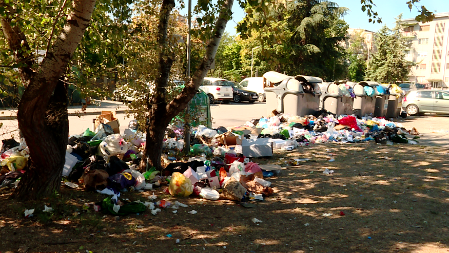 Çairi, Karposhi e Gjorçe Petrovi të mbytura në mbeturina/ Qytetarët ...