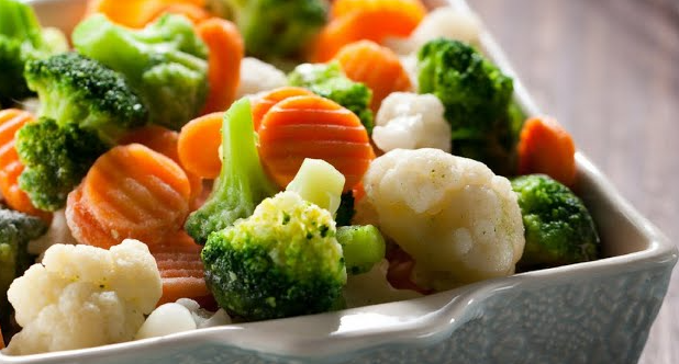 Pesë perime që janë më të shëndetshme të gatuara sesa të gjalla - Alsat